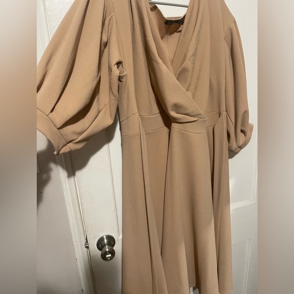 Boohoo Plus | Dresses | Tan Colored Dress Sleeves Are Similar To Ballon Style Ties Around Back ...